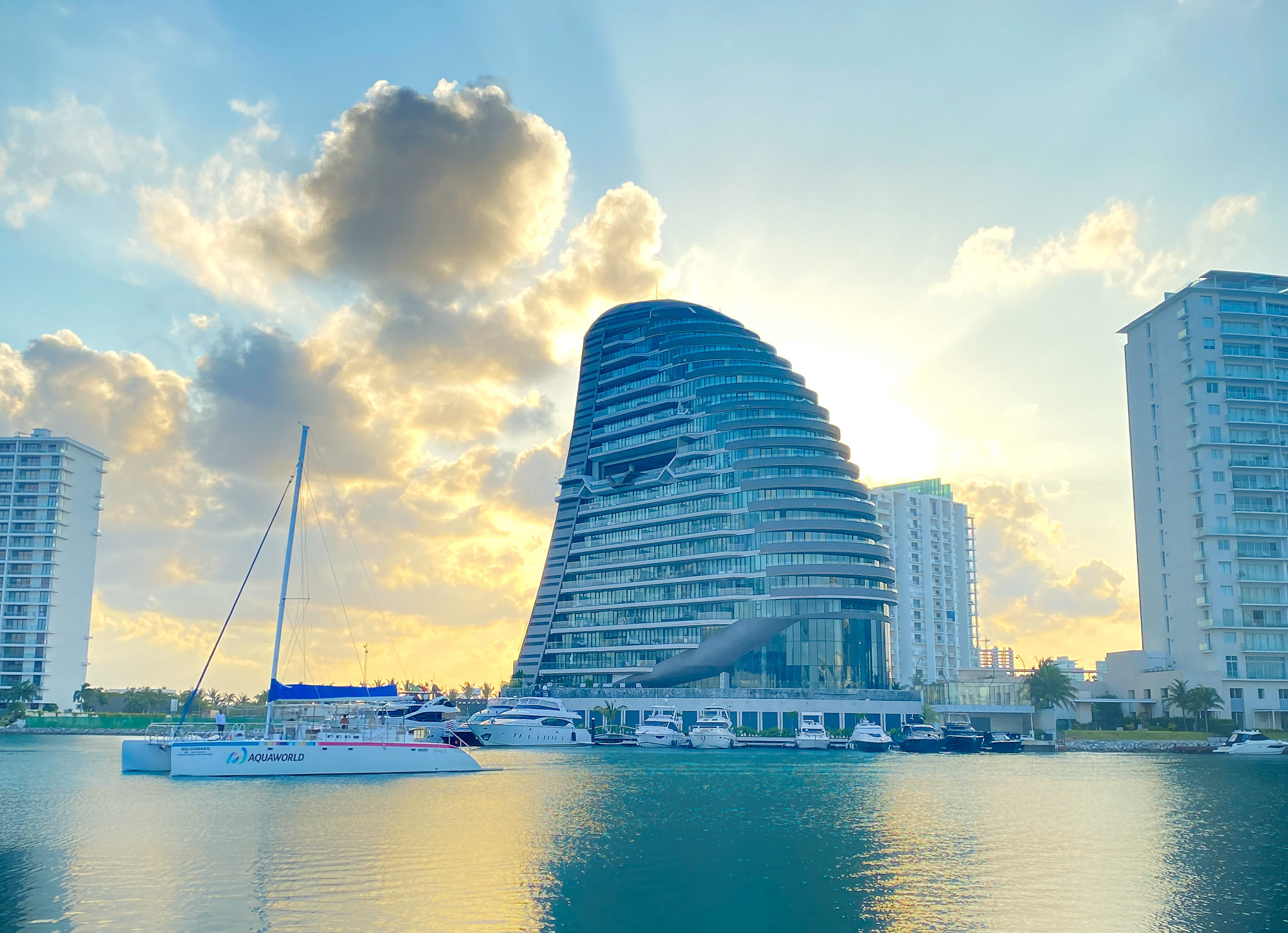 Residencias de Lujo en Cancún con Vista al Mar | Shark Tower Cancún